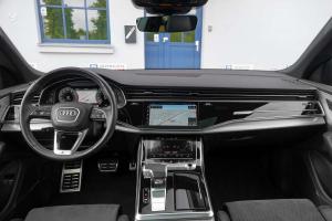 Black Audi Q8 2022 in Vilnius, with an engine capacity of 3.00 L and mileage of 140 thousand km for 58800 €, photo 20 on AUTOMOTO.COM.LV