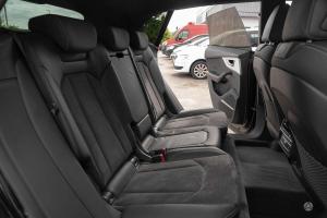 Black Audi Q8 2022 in Vilnius, with an engine capacity of 3.00 L and mileage of 140 thousand km for 58800 €, photo 24 on AUTOMOTO.COM.LV