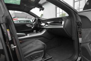 Black Audi Q8 2022 in Vilnius, with an engine capacity of 3.00 L and mileage of 140 thousand km for 58800 €, photo 25 on AUTOMOTO.COM.LV