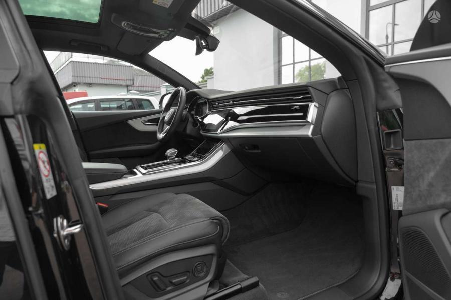 Black Audi Q8 2022 in Vilnius, with an engine capacity of 3.00 L and mileage of 140 thousand km for 58800 €, photo 25 on AUTOMOTO.COM.LV