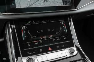 Black Audi Q8 2022 in Vilnius, with an engine capacity of 3.00 L and mileage of 140 thousand km for 58800 €, photo 28 on AUTOMOTO.COM.LV