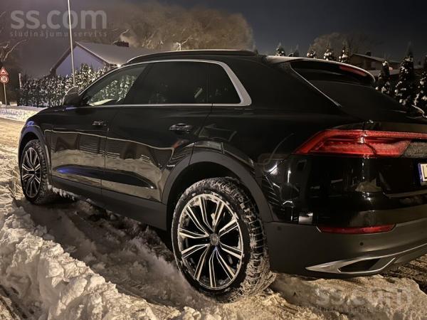 Black Audi Q8 2022 in Riga, with an engine capacity of 3.00 L and mileage of 91 thousand km for 49900 €, photo 6 on AUTOMOTO.COM.LV