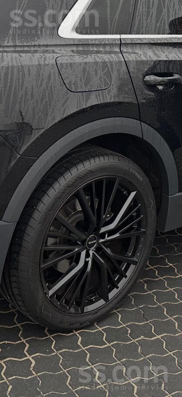 Black Audi Q8 2022 in Riga, with an engine capacity of 3.00 L and mileage of 91 thousand km for 49900 €, photo 8 on AUTOMOTO.COM.LV