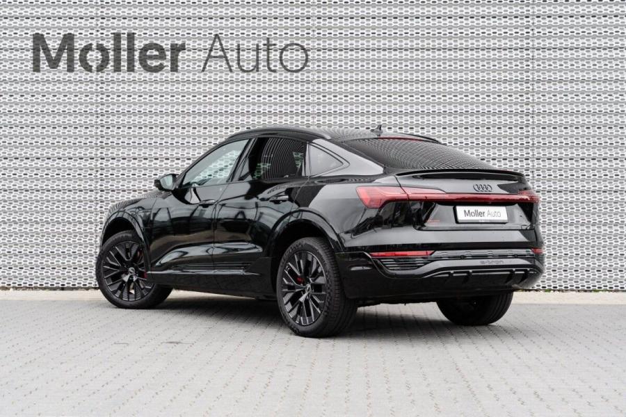 Black Audi Q8 2024 in Marupe, with an engine capacity of 0.00 L and mileage of 72 thousand km for 54200 €, photo 4 on AUTOMOTO.COM.LV