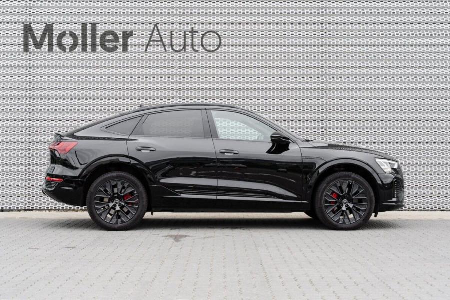 Black Audi Q8 2024 in Marupe, with an engine capacity of 0.00 L and mileage of 72 thousand km for 54200 €, photo 6 on AUTOMOTO.COM.LV