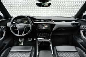 Black Audi Q8 2024 in Marupe, with an engine capacity of 0.00 L and mileage of 72 thousand km for 54200 €, photo 8 on AUTOMOTO.COM.LV