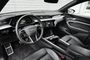 Black Audi Q8 2024 in Marupe, with an engine capacity of 0.00 L and mileage of 72 thousand km for 54200 €, photo 12 on AUTOMOTO.COM.LV