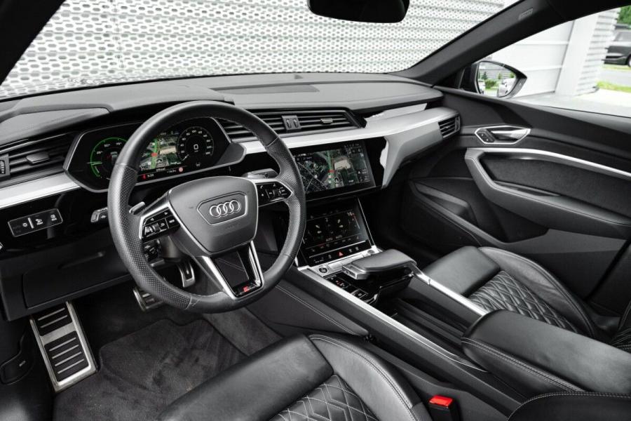 Black Audi Q8 2024 in Marupe, with an engine capacity of 0.00 L and mileage of 72 thousand km for 54200 €, photo 12 on AUTOMOTO.COM.LV