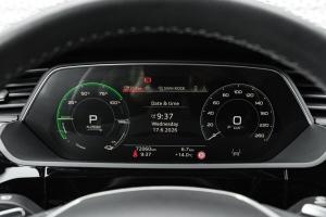 Black Audi Q8 2024 in Marupe, with an engine capacity of 0.00 L and mileage of 72 thousand km for 54200 €, photo 18 on AUTOMOTO.COM.LV