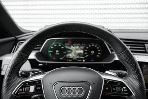 Black Audi Q8 2024 in Marupe, with an engine capacity of 0.00 L and mileage of 72 thousand km for 54200 €, photo 19 on AUTOMOTO.COM.LV