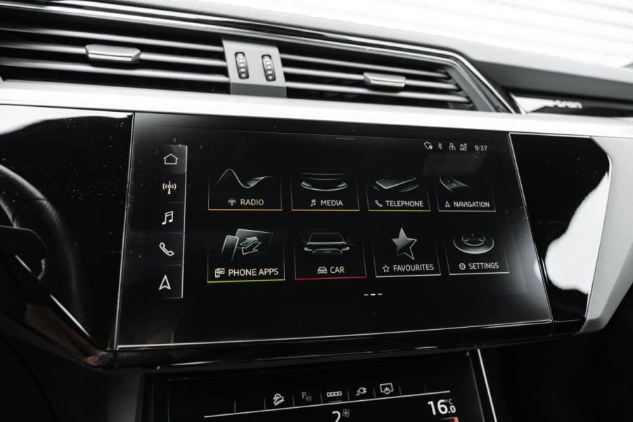 Black Audi Q8 2024 in Marupe, with an engine capacity of 0.00 L and mileage of 72 thousand km for 54200 €, photo 22 on AUTOMOTO.COM.LV