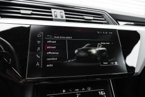 Black Audi Q8 2024 in Marupe, with an engine capacity of 0.00 L and mileage of 72 thousand km for 54200 €, photo 24 on AUTOMOTO.COM.LV