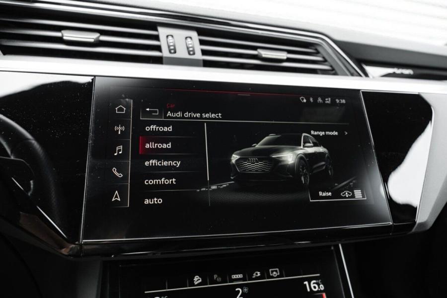 Black Audi Q8 2024 in Marupe, with an engine capacity of 0.00 L and mileage of 72 thousand km for 54200 €, photo 24 on AUTOMOTO.COM.LV