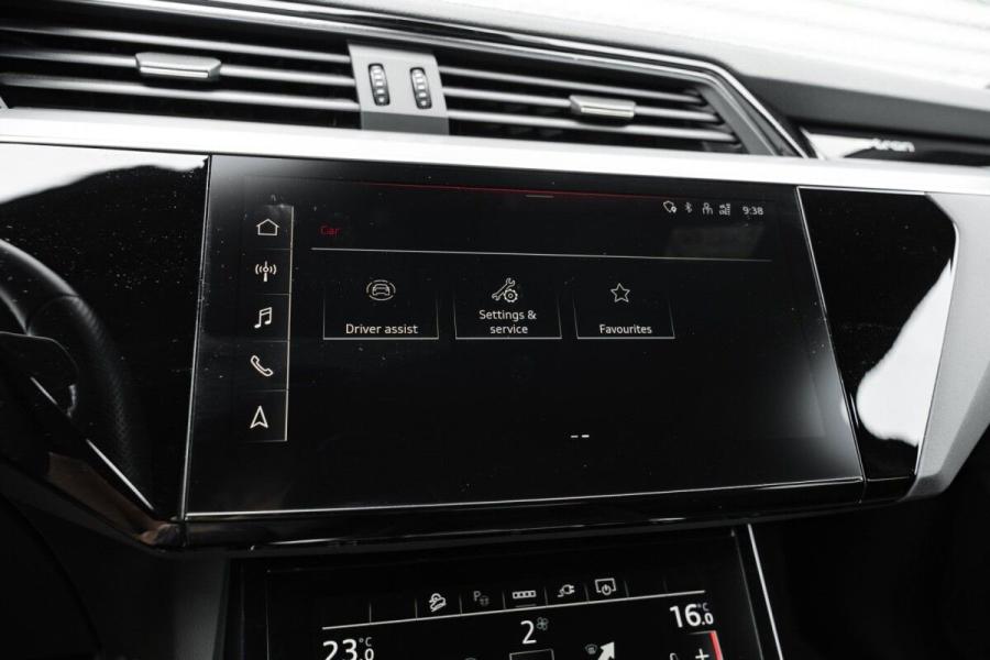 Black Audi Q8 2024 in Marupe, with an engine capacity of 0.00 L and mileage of 72 thousand km for 54200 €, photo 25 on AUTOMOTO.COM.LV