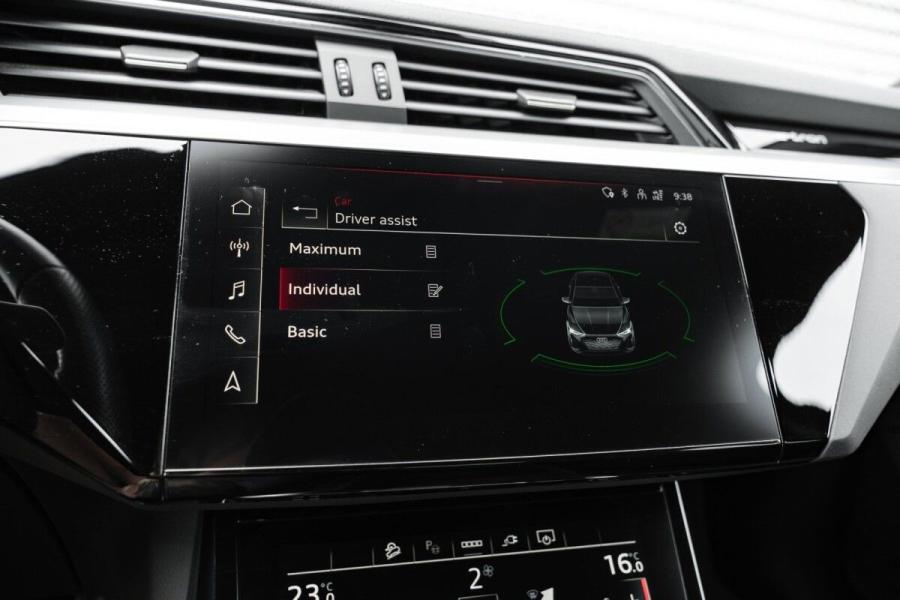 Black Audi Q8 2024 in Marupe, with an engine capacity of 0.00 L and mileage of 72 thousand km for 54200 €, photo 26 on AUTOMOTO.COM.LV