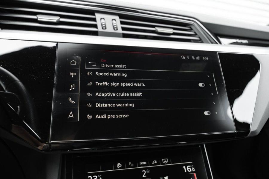 Black Audi Q8 2024 in Marupe, with an engine capacity of 0.00 L and mileage of 72 thousand km for 54200 €, photo 27 on AUTOMOTO.COM.LV