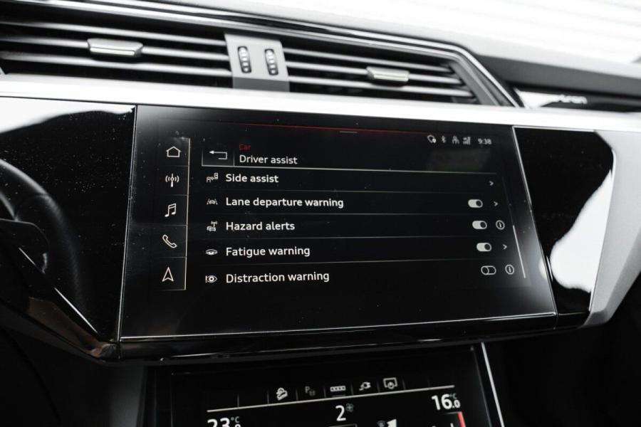 Black Audi Q8 2024 in Marupe, with an engine capacity of 0.00 L and mileage of 72 thousand km for 54200 €, photo 28 on AUTOMOTO.COM.LV