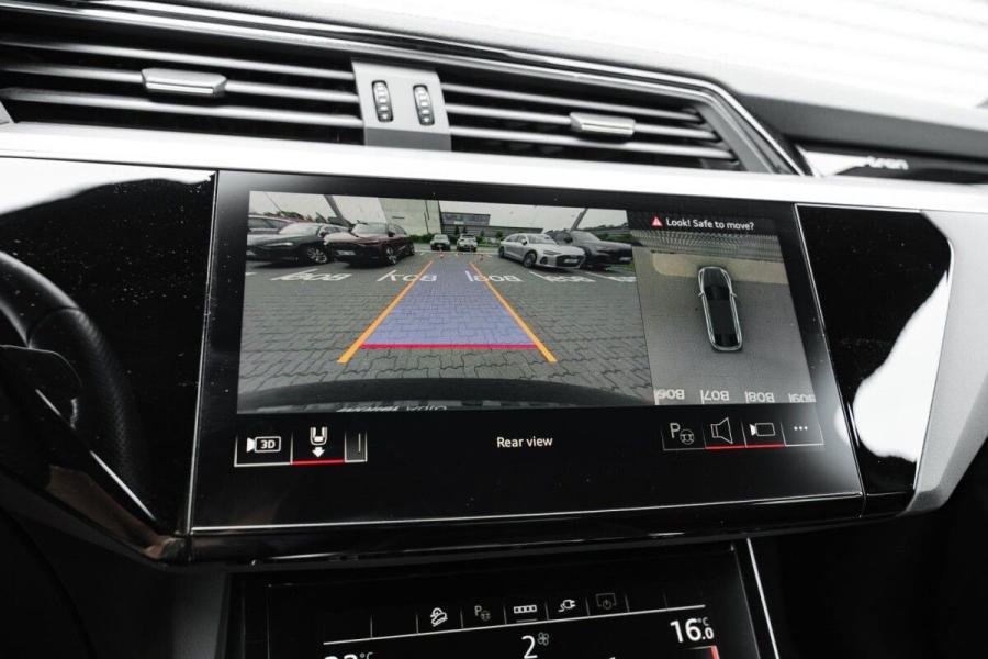 Black Audi Q8 2024 in Marupe, with an engine capacity of 0.00 L and mileage of 72 thousand km for 54200 €, photo 31 on AUTOMOTO.COM.LV