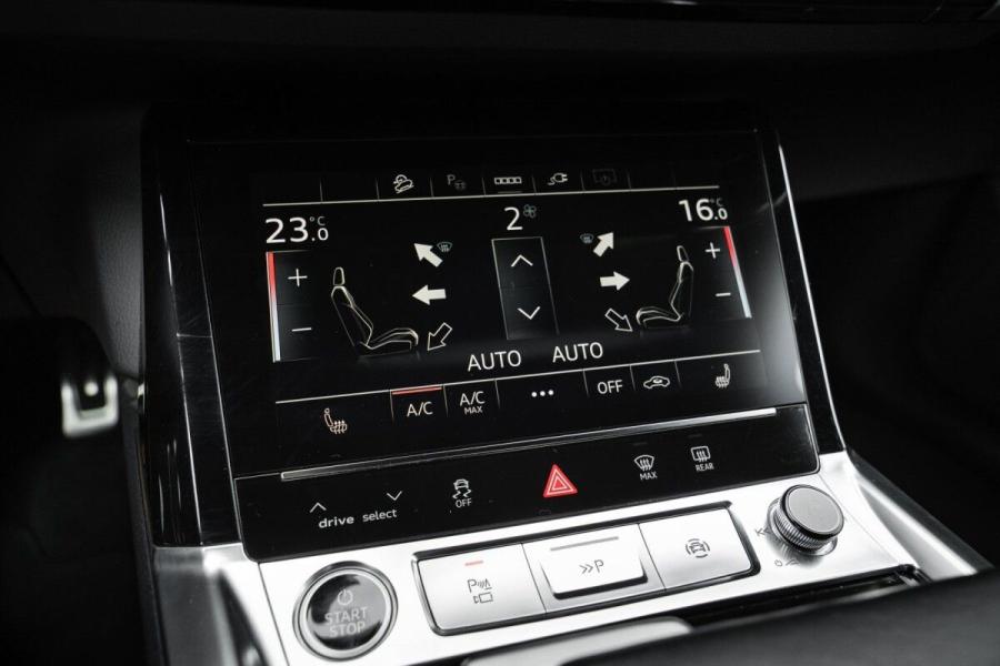 Black Audi Q8 2024 in Marupe, with an engine capacity of 0.00 L and mileage of 72 thousand km for 54200 €, photo 32 on AUTOMOTO.COM.LV