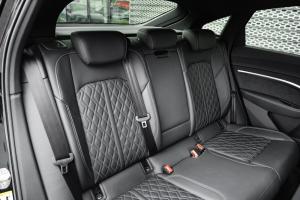 Black Audi Q8 2024 in Marupe, with an engine capacity of 0.00 L and mileage of 72 thousand km for 54200 €, photo 34 on AUTOMOTO.COM.LV