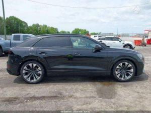Melns Audi Q8 2024 Klaipėda, ar dzinēja tilpumu 3.00 L un nobraukumu 14 tūkst. km par 31250 €, foto 9 vietnē AUTOMOTO.COM.LV