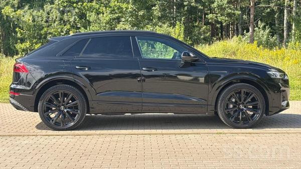 Melns Audi Q8 2024 Liepāja, ar dzinēja tilpumu 3.00 L un nobraukumu 58 tūkst. km par 65000 €, foto 3 vietnē AUTOMOTO.COM.LV