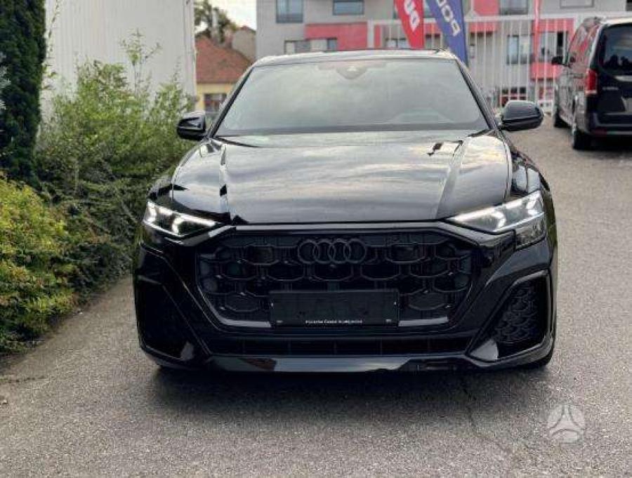 Melns Audi Q8 2025 Viļņa, ar dzinēja tilpumu 2.97 L un nobraukumu 15 tūkst. km par 85900 €, foto 1 vietnē AUTOMOTO.COM.LV