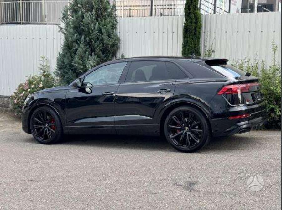 Melns Audi Q8 2025 Viļņa, ar dzinēja tilpumu 2.97 L un nobraukumu 15 tūkst. km par 85900 €, foto 3 vietnē AUTOMOTO.COM.LV