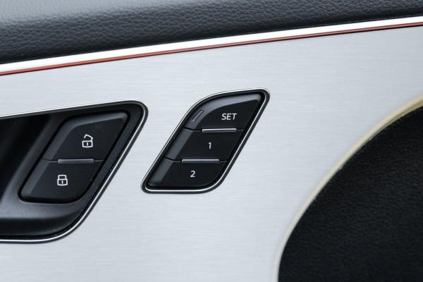 Melns Audi Q8 2025 Mārupe, ar dzinēja tilpumu 3.00 L un nobraukumu 48 tūkst. km par 69900 €, foto 10 vietnē AUTOMOTO.COM.LV