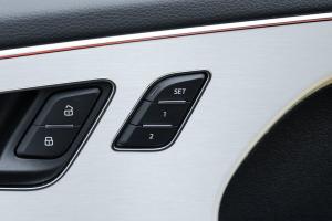 Melns Audi Q8 2025 Mārupe, ar dzinēja tilpumu 3.00 L un nobraukumu 48 tūkst. km par 69900 €, foto 10 vietnē AUTOMOTO.COM.LV