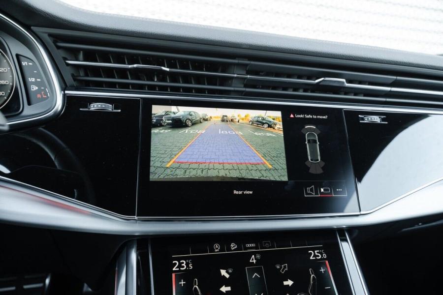 Melns Audi Q8 2025 Mārupe, ar dzinēja tilpumu 3.00 L un nobraukumu 48 tūkst. km par 69900 €, foto 22 vietnē AUTOMOTO.COM.LV