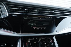 Melns Audi Q8 2025 Mārupe, ar dzinēja tilpumu 3.00 L un nobraukumu 48 tūkst. km par 69900 €, foto 23 vietnē AUTOMOTO.COM.LV