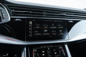 Melns Audi Q8 2025 Mārupe, ar dzinēja tilpumu 3.00 L un nobraukumu 48 tūkst. km par 69900 €, foto 24 vietnē AUTOMOTO.COM.LV