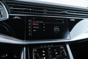 Melns Audi Q8 2025 Mārupe, ar dzinēja tilpumu 3.00 L un nobraukumu 48 tūkst. km par 69900 €, foto 28 vietnē AUTOMOTO.COM.LV