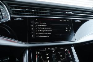 Melns Audi Q8 2025 Mārupe, ar dzinēja tilpumu 3.00 L un nobraukumu 48 tūkst. km par 69900 €, foto 29 vietnē AUTOMOTO.COM.LV