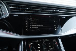 Melns Audi Q8 2025 Mārupe, ar dzinēja tilpumu 3.00 L un nobraukumu 48 tūkst. km par 69900 €, foto 30 vietnē AUTOMOTO.COM.LV