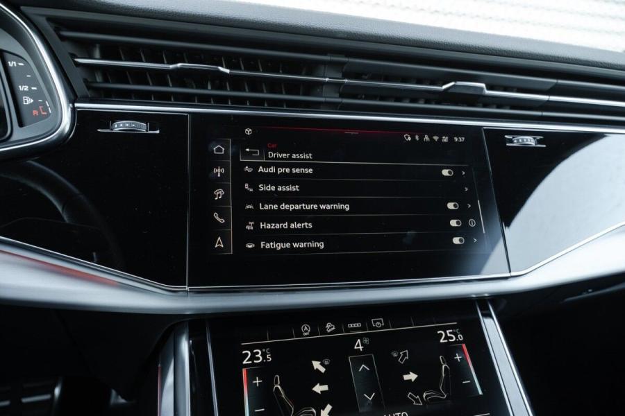 Melns Audi Q8 2025 Mārupe, ar dzinēja tilpumu 3.00 L un nobraukumu 48 tūkst. km par 69900 €, foto 30 vietnē AUTOMOTO.COM.LV