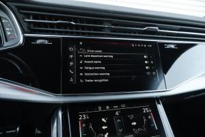 Melns Audi Q8 2025 Mārupe, ar dzinēja tilpumu 3.00 L un nobraukumu 48 tūkst. km par 69900 €, foto 31 vietnē AUTOMOTO.COM.LV