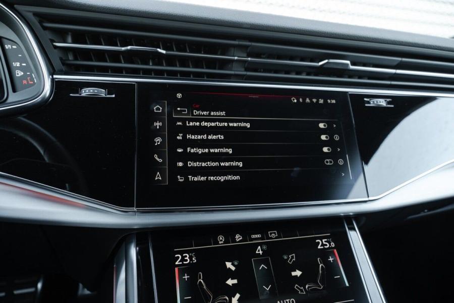 Melns Audi Q8 2025 Mārupe, ar dzinēja tilpumu 3.00 L un nobraukumu 48 tūkst. km par 69900 €, foto 31 vietnē AUTOMOTO.COM.LV