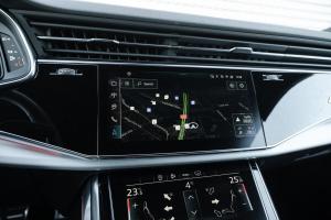 Melns Audi Q8 2025 Mārupe, ar dzinēja tilpumu 3.00 L un nobraukumu 48 tūkst. km par 69900 €, foto 32 vietnē AUTOMOTO.COM.LV