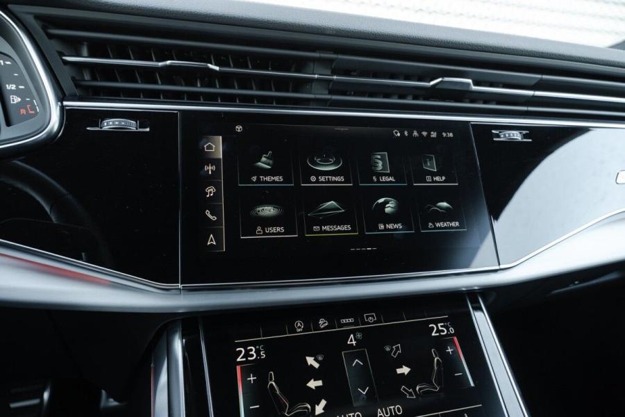 Melns Audi Q8 2025 Mārupe, ar dzinēja tilpumu 3.00 L un nobraukumu 48 tūkst. km par 69900 €, foto 33 vietnē AUTOMOTO.COM.LV