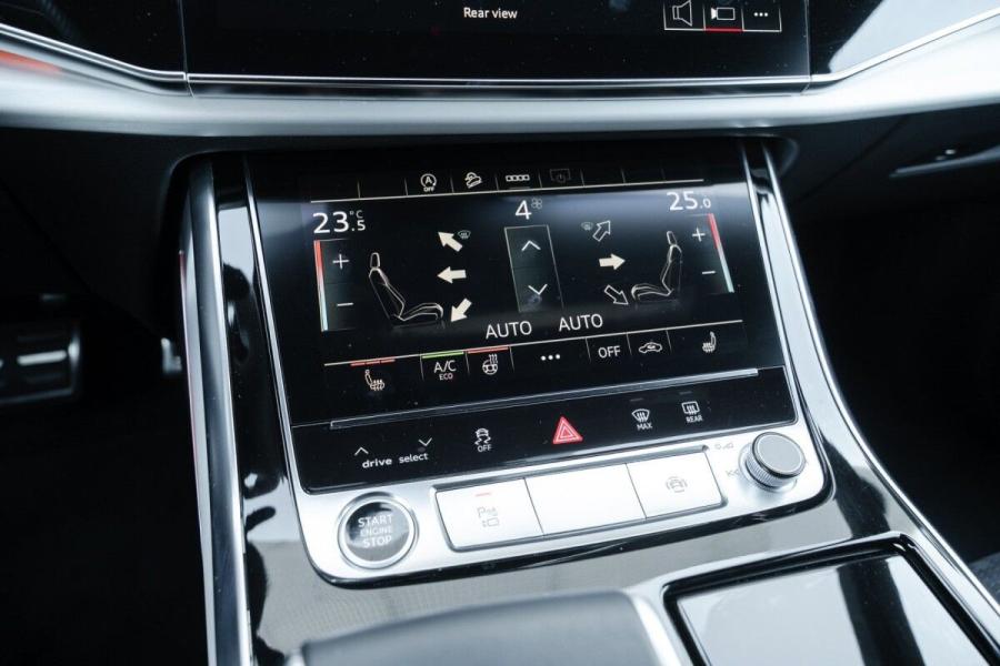Melns Audi Q8 2025 Mārupe, ar dzinēja tilpumu 3.00 L un nobraukumu 48 tūkst. km par 69900 €, foto 34 vietnē AUTOMOTO.COM.LV