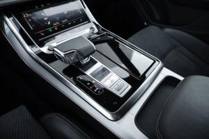 Melns Audi Q8 2025 Mārupe, ar dzinēja tilpumu 3.00 L un nobraukumu 48 tūkst. km par 69900 €, foto 35 vietnē AUTOMOTO.COM.LV