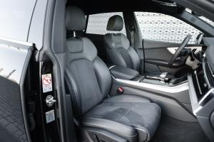 Melns Audi Q8 2025 Mārupe, ar dzinēja tilpumu 3.00 L un nobraukumu 48 tūkst. km par 69900 €, foto 37 vietnē AUTOMOTO.COM.LV