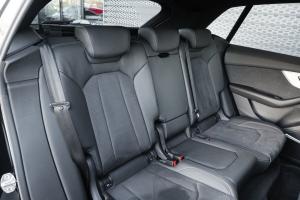 Melns Audi Q8 2025 Mārupe, ar dzinēja tilpumu 3.00 L un nobraukumu 48 tūkst. km par 69900 €, foto 38 vietnē AUTOMOTO.COM.LV