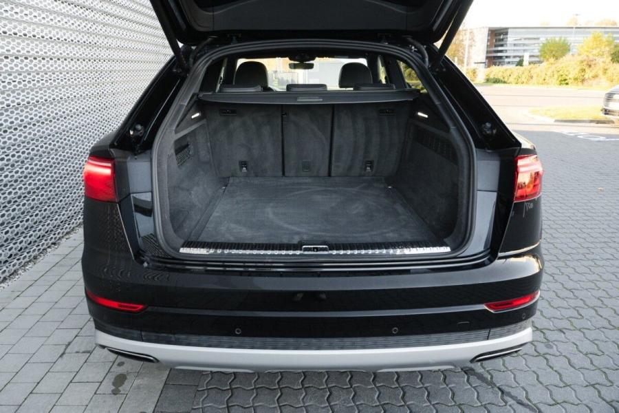 Melns Audi Q8 2025 Mārupe, ar dzinēja tilpumu 3.00 L un nobraukumu 48 tūkst. km par 69900 €, foto 39 vietnē AUTOMOTO.COM.LV