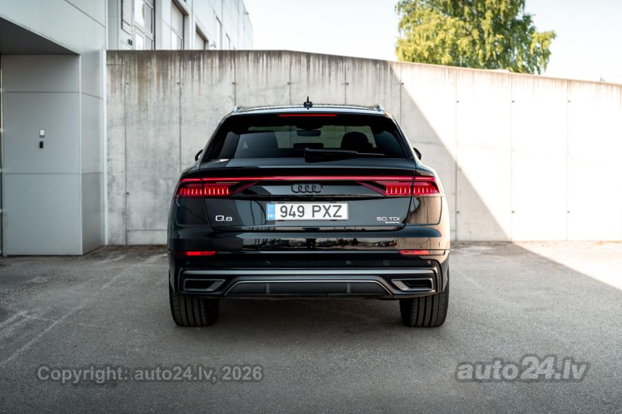Melns Audi Q8 2019 Tartu, ar dzinēja tilpumu 3.00 L un nobraukumu 100 tūkst. km par 49900 €, foto 7 vietnē AUTOMOTO.COM.LV