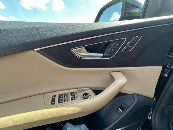 Black Audi Q8 2021 in Kaunas, with an engine capacity of 2.97 L and mileage of 116 thousand km for 49900 €, photo 8 on AUTOMOTO.COM.LV