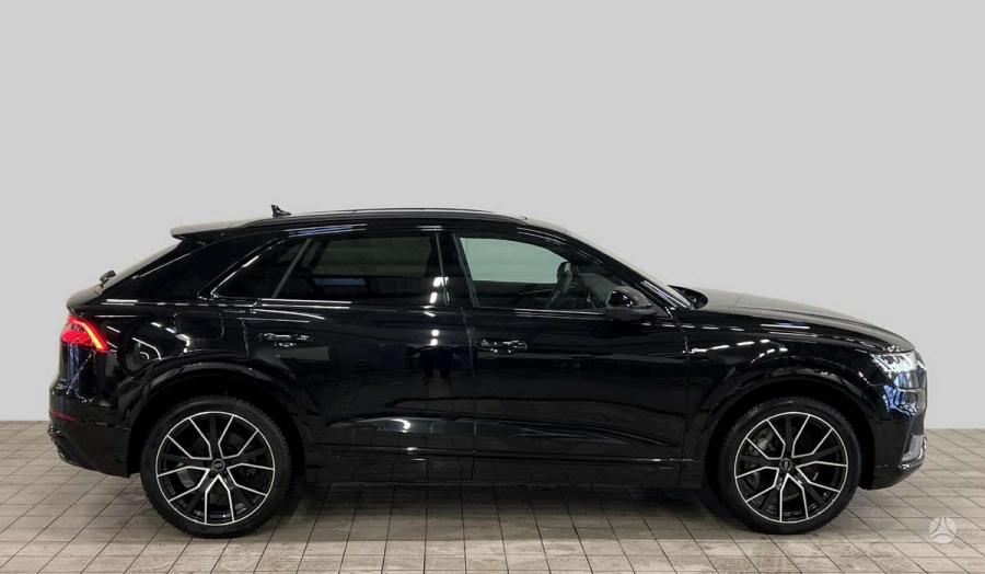 Black Audi Q8 2023 in Kaunas, with an engine capacity of 3.00 L and mileage of 51 thousand km for 67800 €, photo 3 on AUTOMOTO.COM.LV