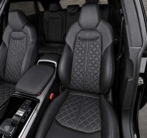 Black Audi Q8 2025 in Vilnius, with an engine capacity of 3.00 L and mileage of 13 thousand km for 98990 €, photo 10 on AUTOMOTO.COM.LV